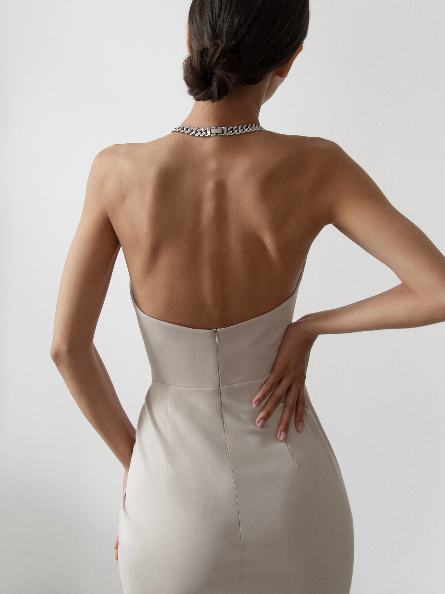 Chain-embellished open-back midi dress :: LICHI - Online fashion store