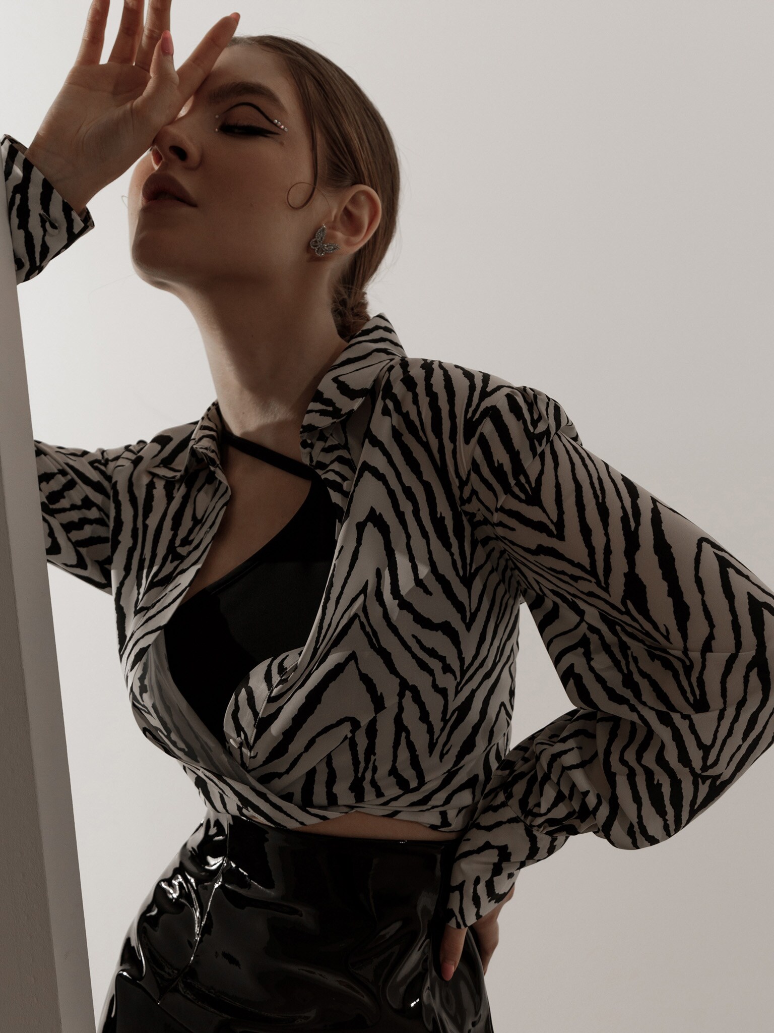 Oversized animal-printed shirt :: LICHI - Online fashion store