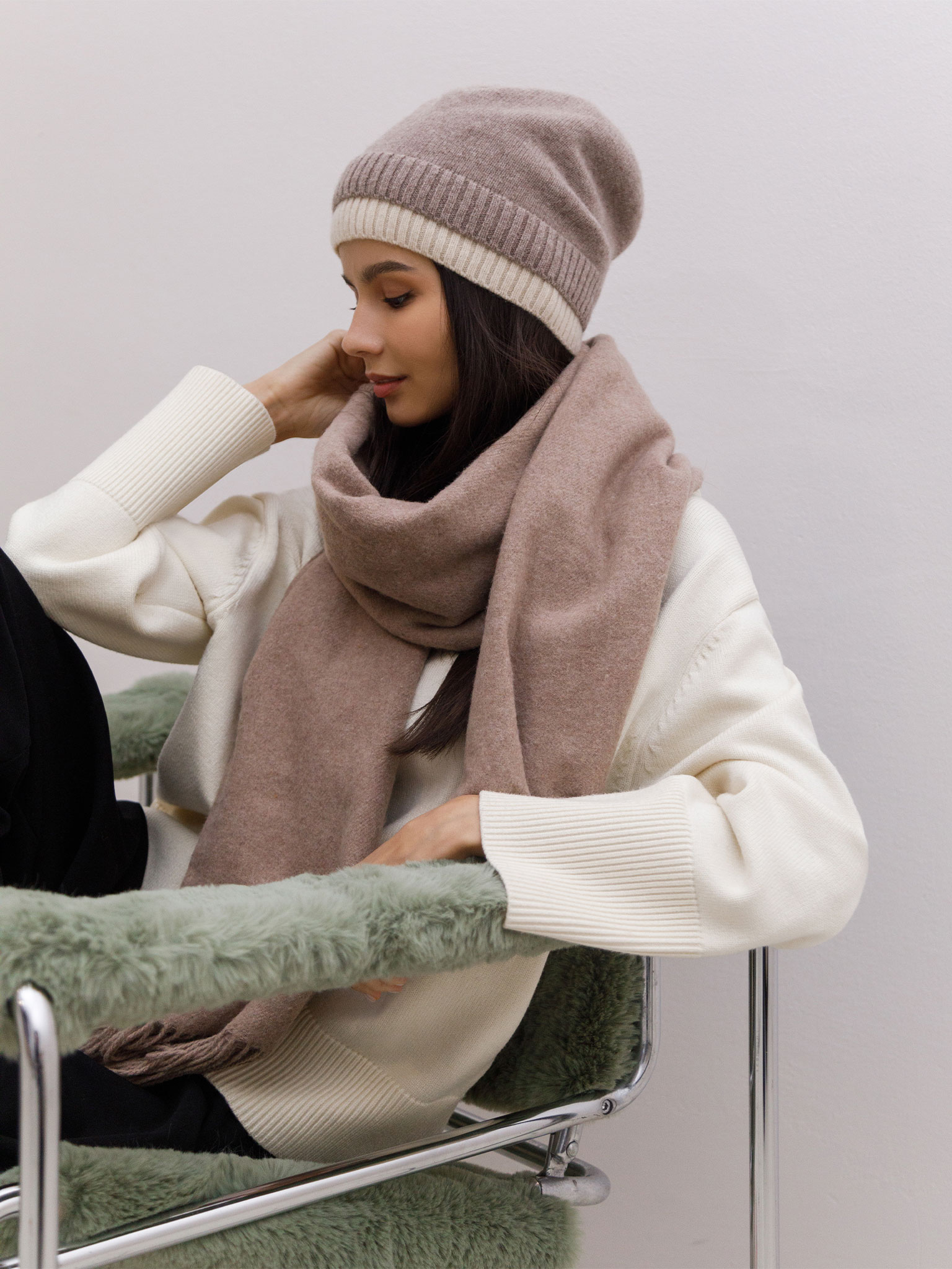 Two-tone beanie :: LICHI - Online fashion store