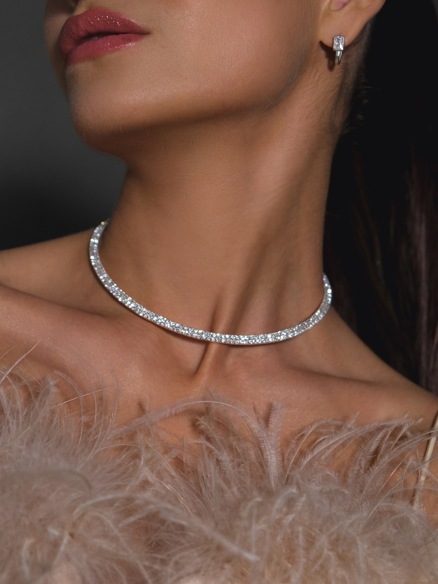 Round rhinestone necklace :: LICHI - Online fashion store