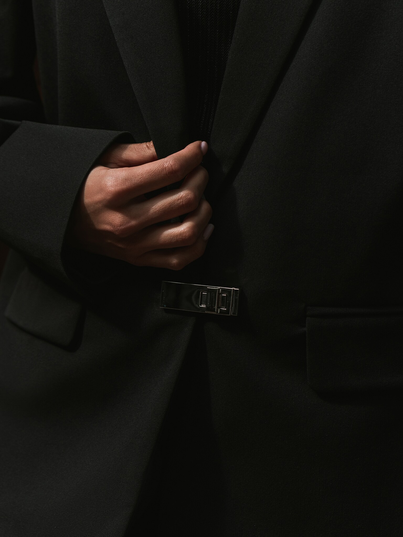 Single-breasted jacket with metal clasp :: LICHI - Online fashion store