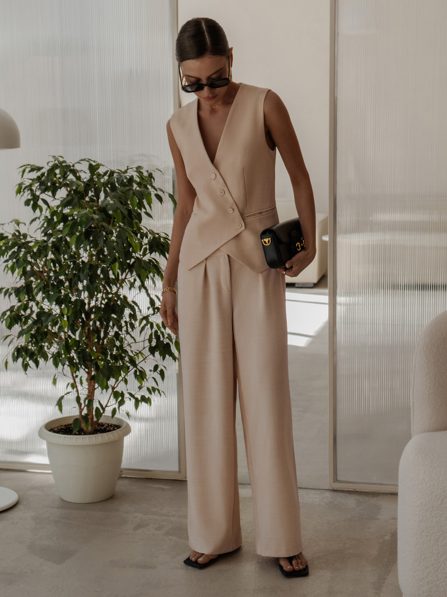 Костюмный жилет асимметричного кроя :: LICHI - Online fashion store