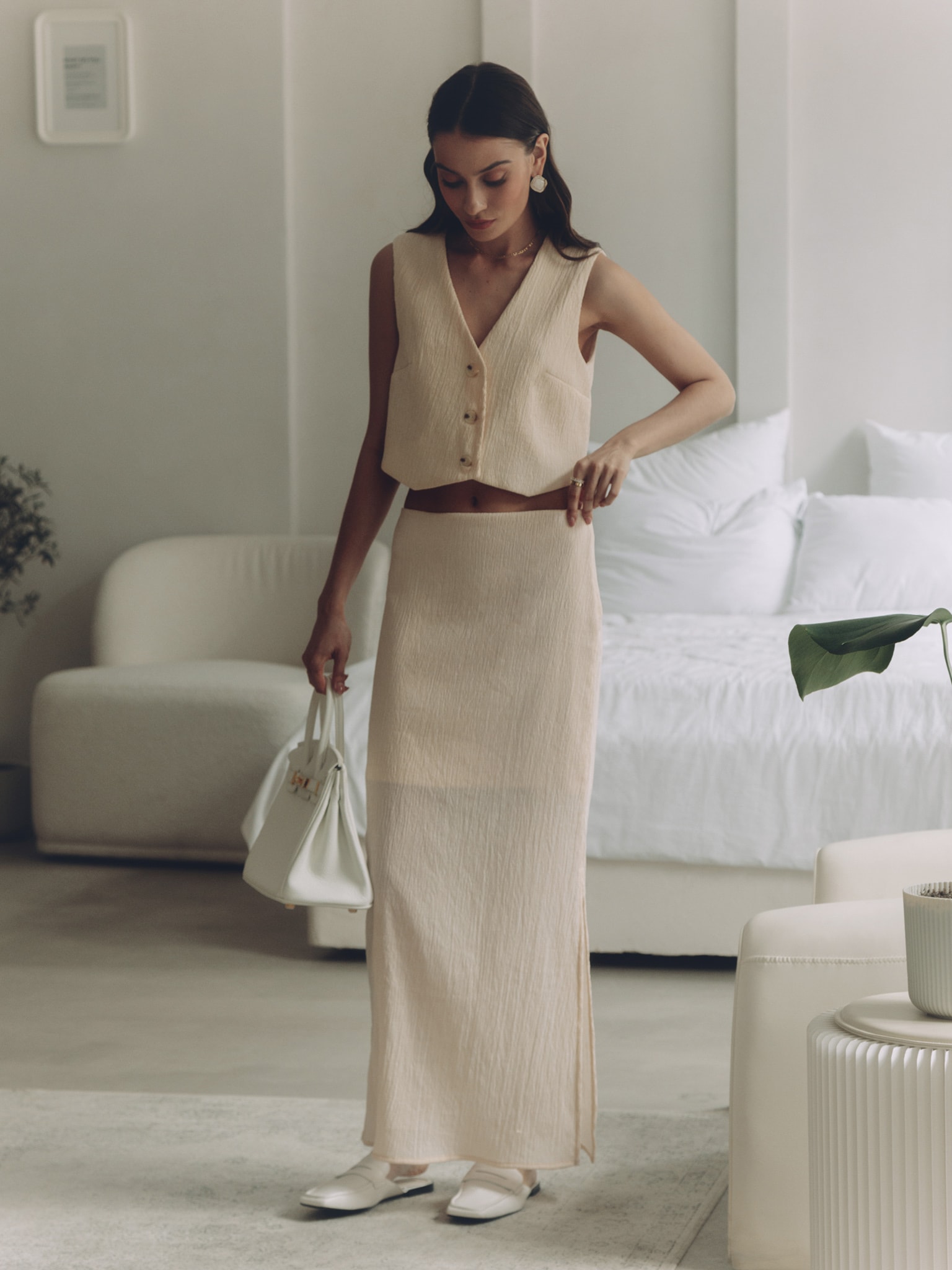 Укороченный жилет из фактурной ткани :: LICHI - Online fashion store