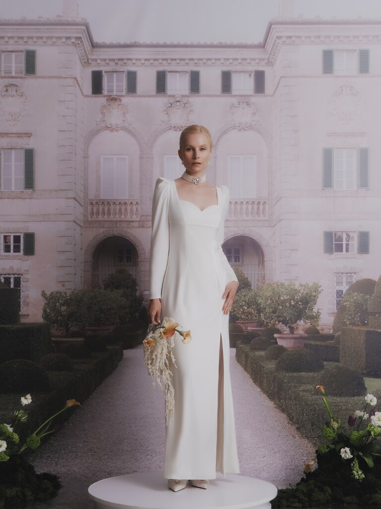 Maxi dress with shaped neckline :: LICHI - Online fashion store