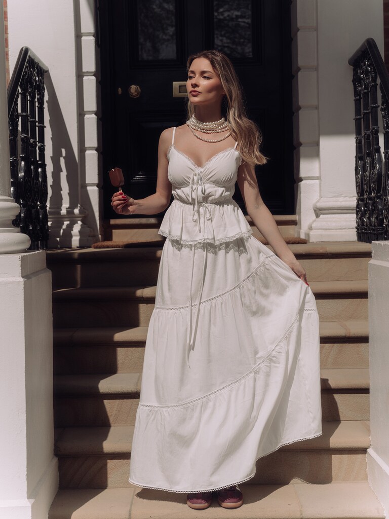 Топ на бретелях с бантами спереди :: LICHI - Online fashion store