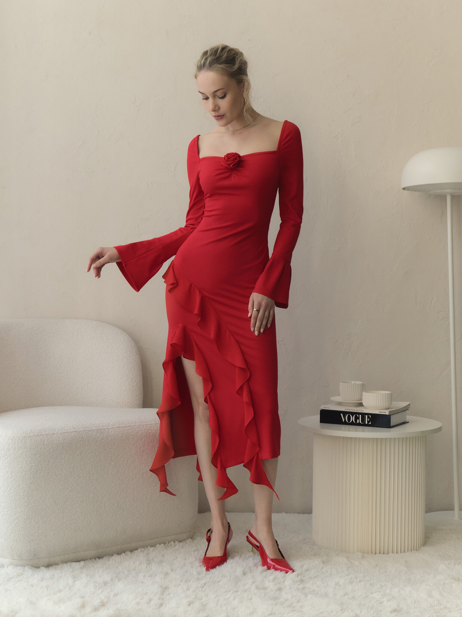 Платье миди с воланами на манжетах и юбке :: LICHI - Online fashion store