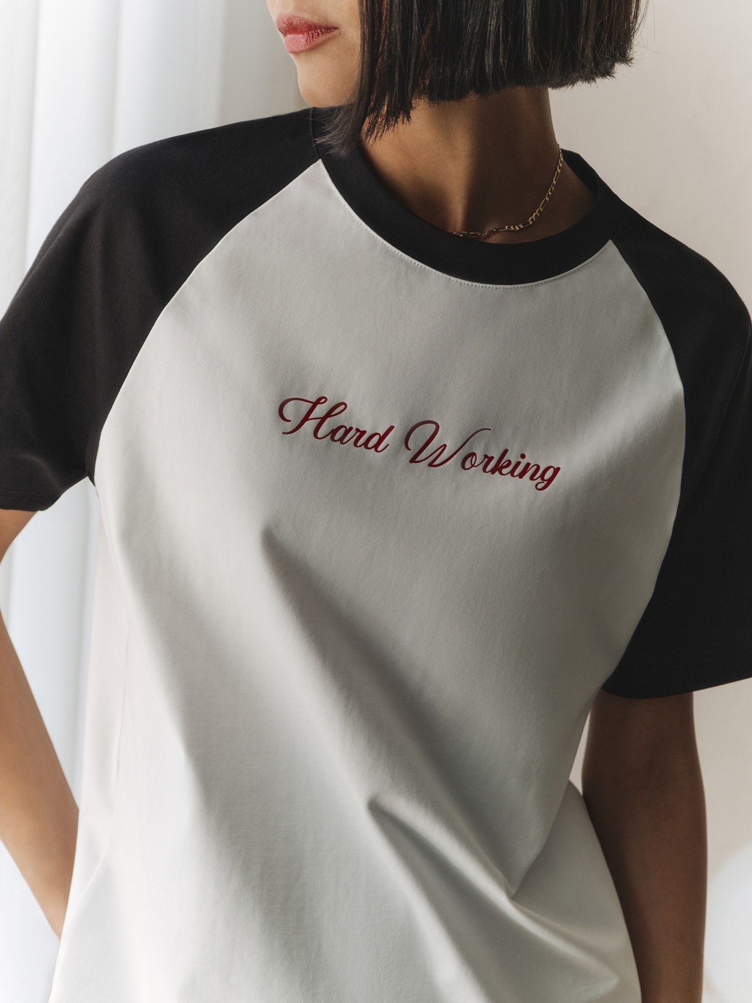 Свободная футболка с надписью на груди Lichi Online Fashion Store