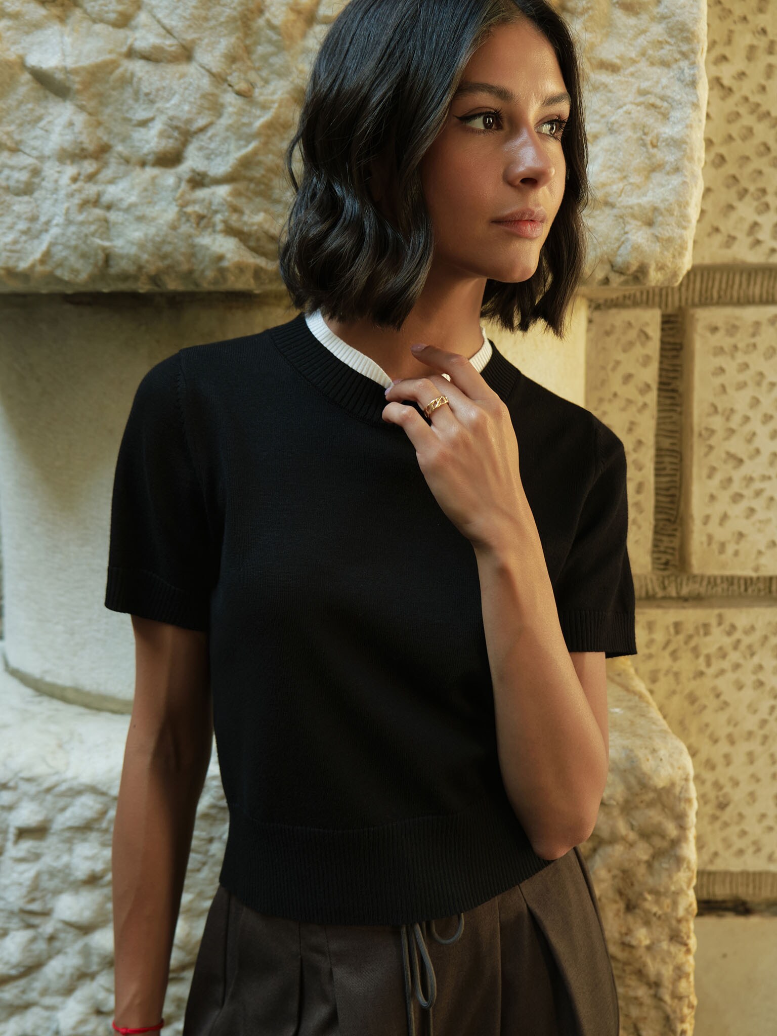 Knitted jersey T-shirt with contrast edging on the collar :: LICHI ...