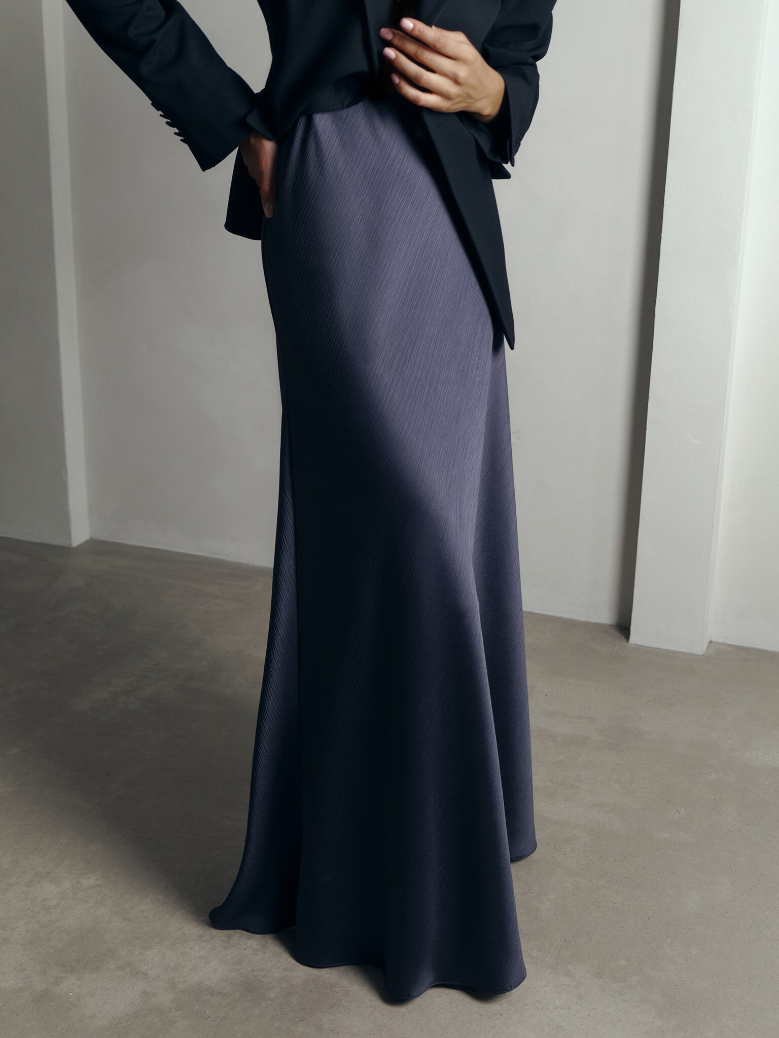 Юбка макси в пол из фактурной ткани :: LICHI - Online fashion store