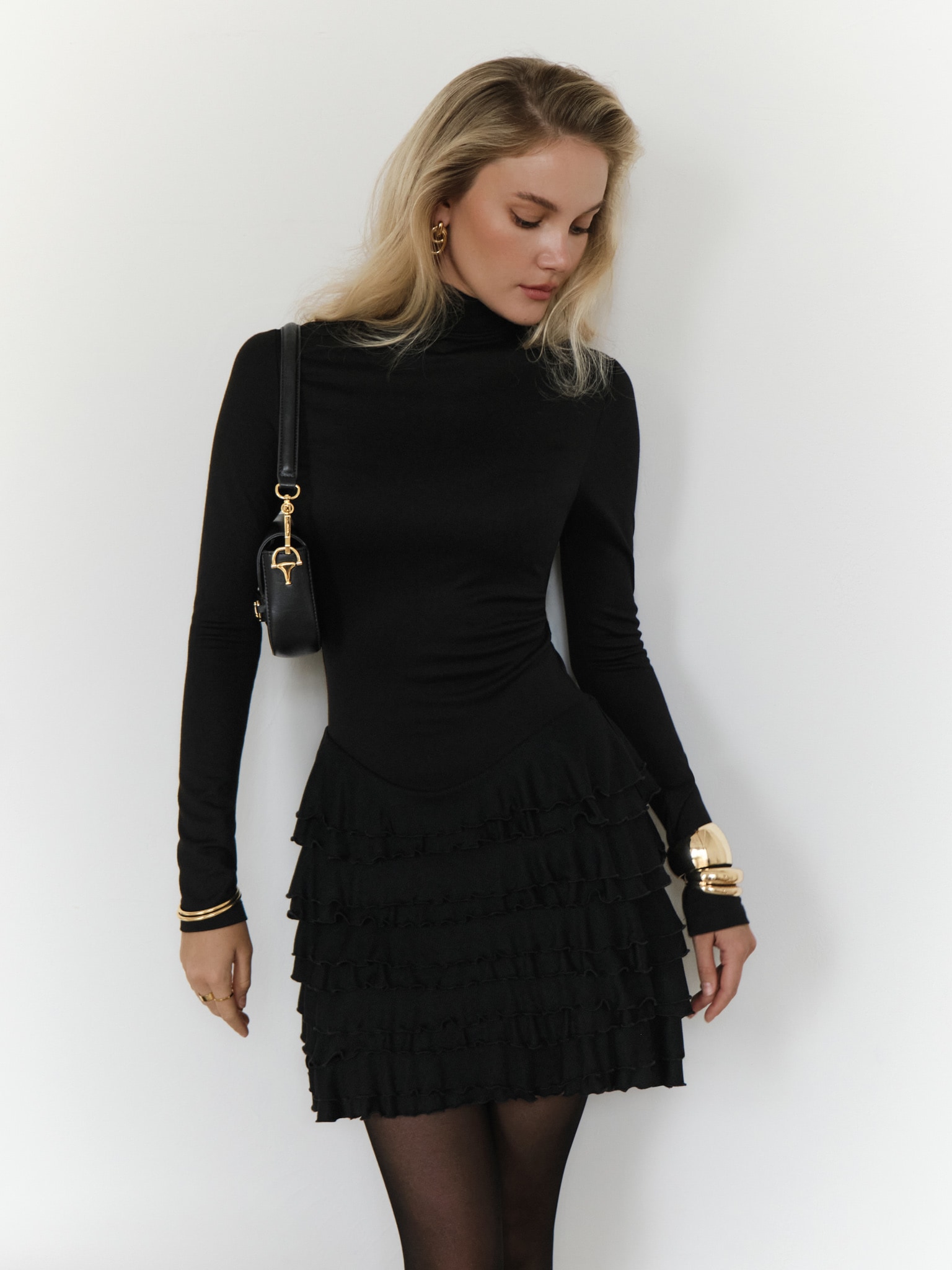 Трикотажное платье мини с оборками на юбке :: LICHI - Online fashion store