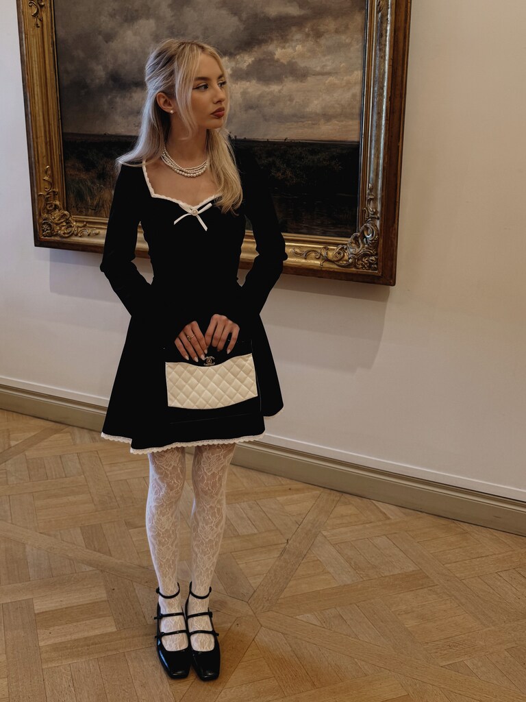 Mini dress with contrasting trim and bow :: LICHI - Online fashion store