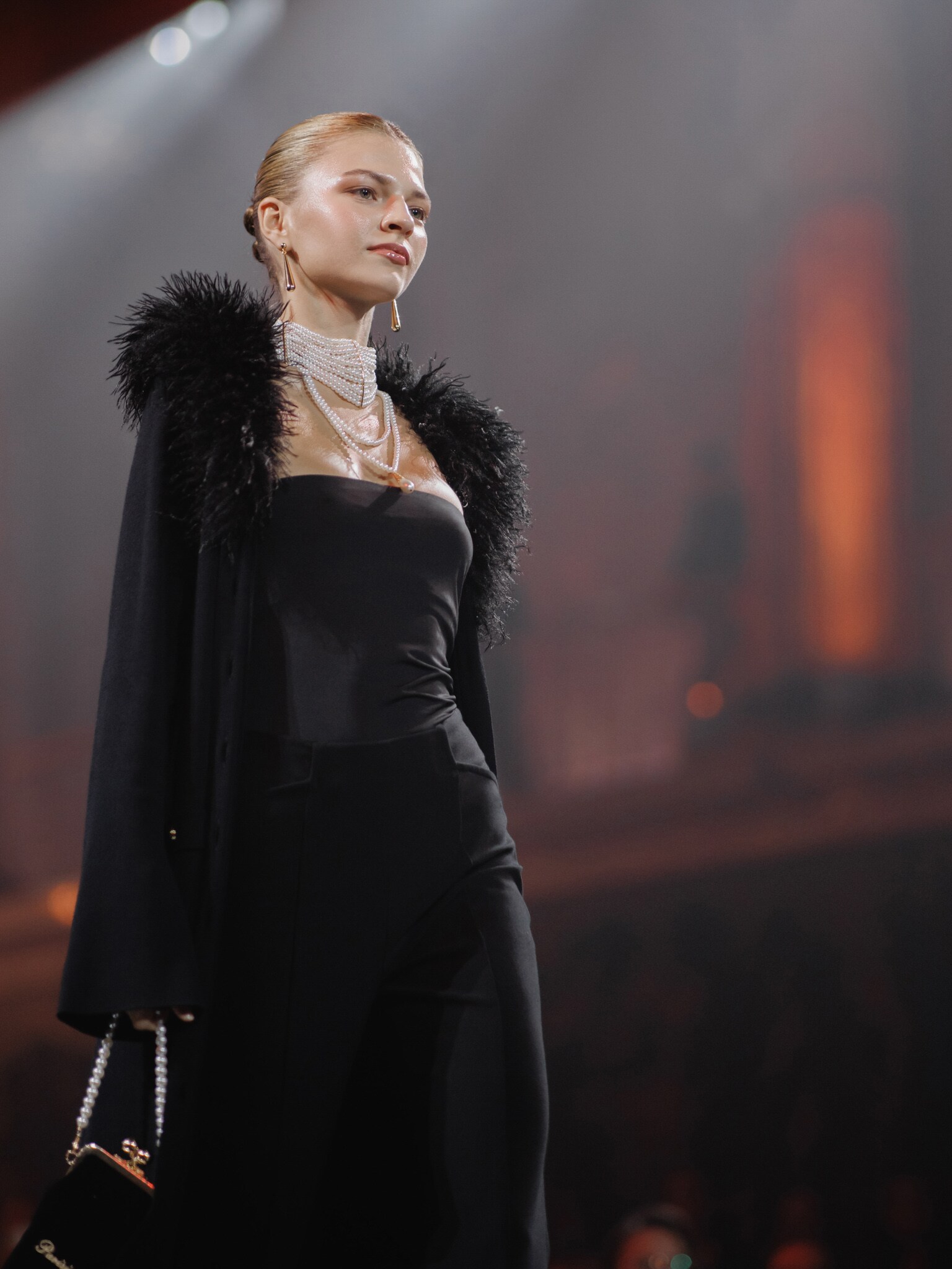 Кардиган макси с перьями на воротнике :: LICHI - Online fashion store