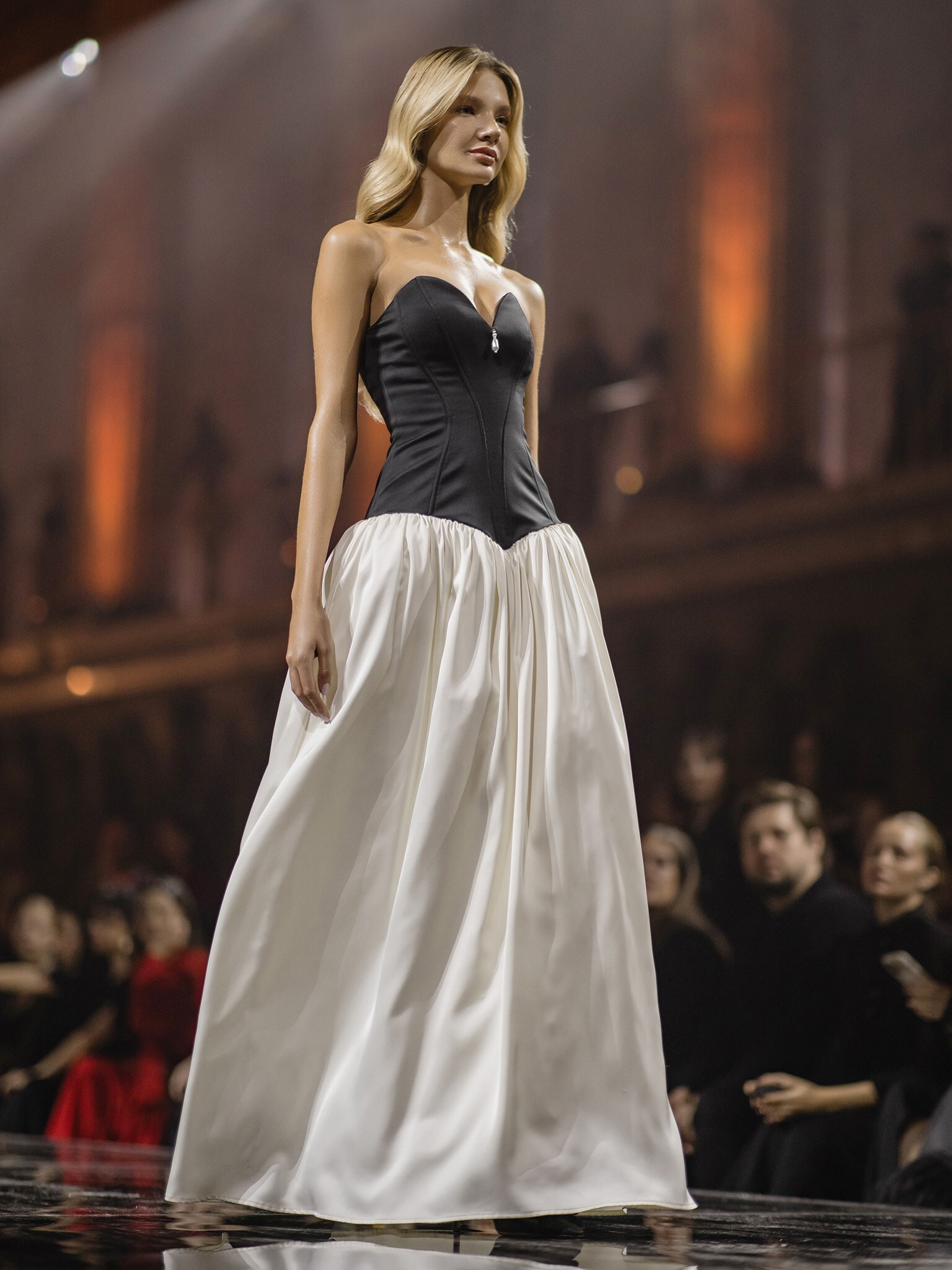 Платье макси с корсетным лифом и юбкой в пол :: LICHI - Online fashion ...