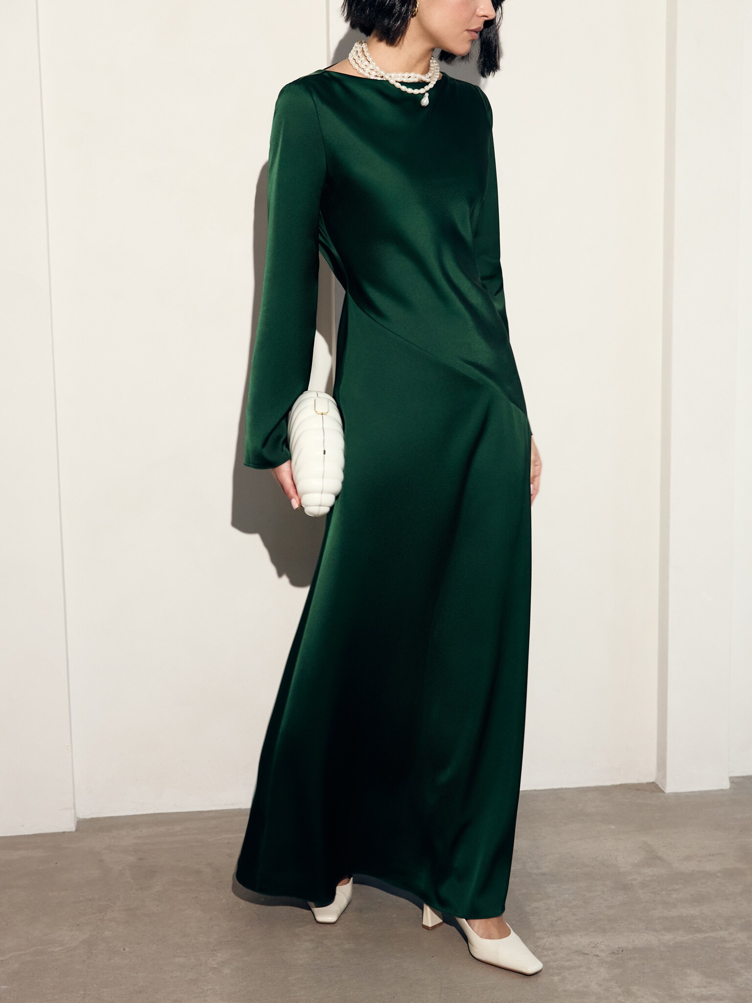 Атласное платье макси с открытой спиной :: LICHI - Online fashion store