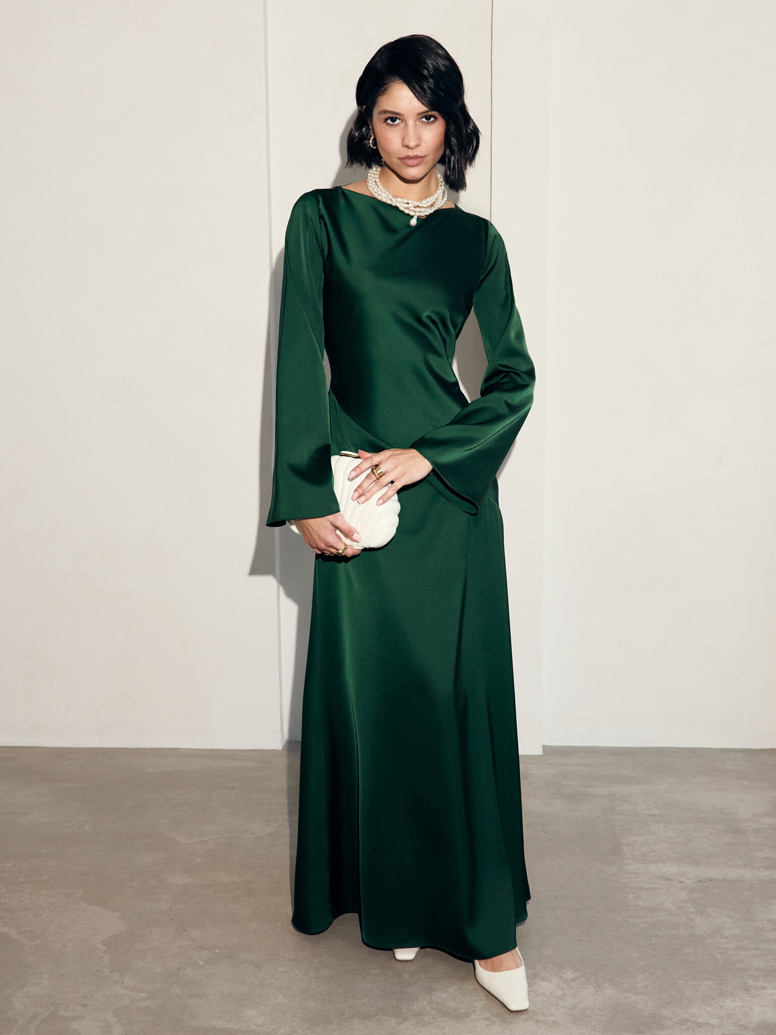Атласное платье макси с открытой спиной :: LICHI - Online fashion store