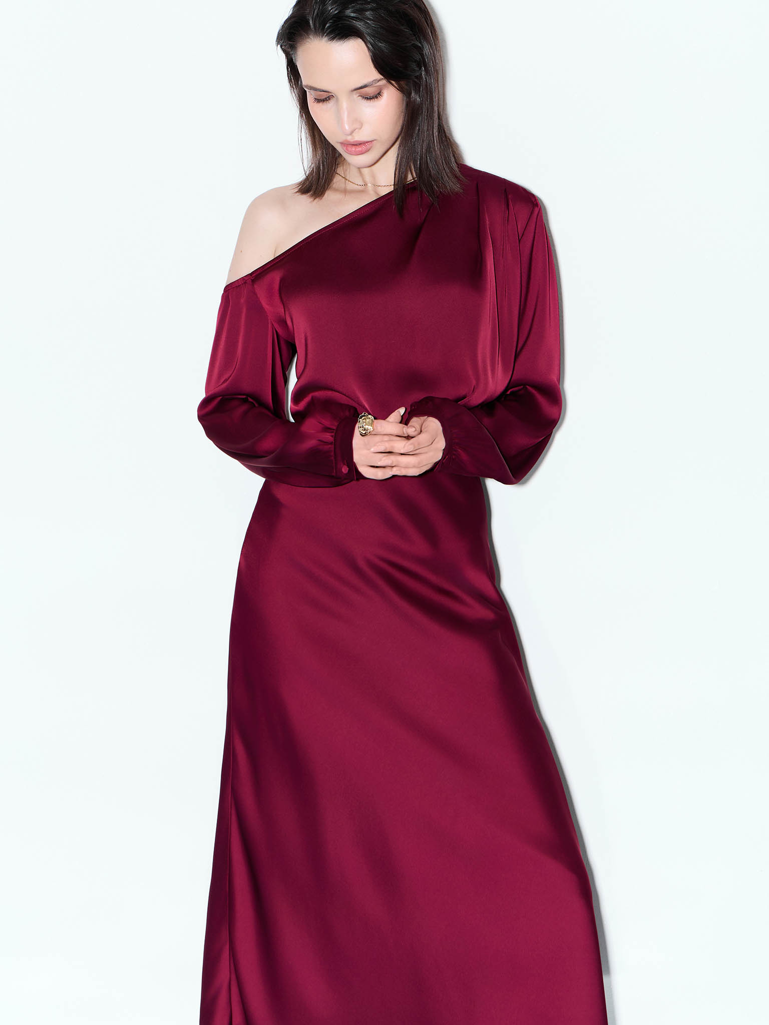 Атласное платье миди с лифом на одно плечо :: LICHI - Online fashion store