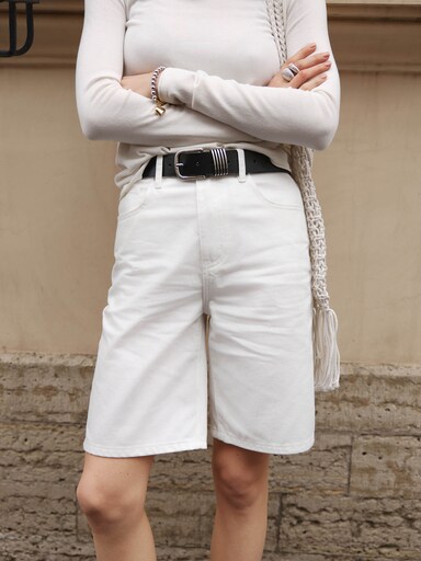 Straight cut capri trousers :: LICHI - Online fashion store