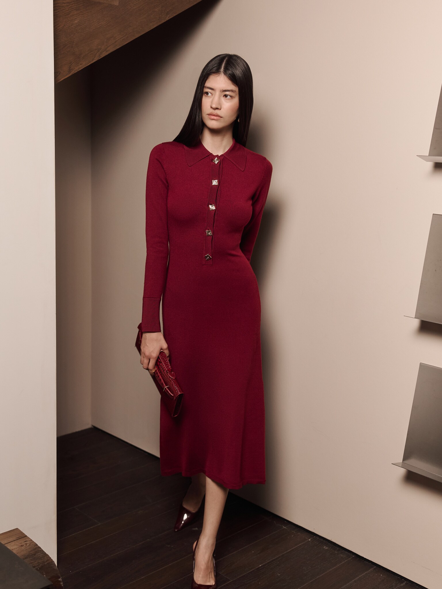 Jersey midi dress with triangular collar and large buttons :: LICHI ...