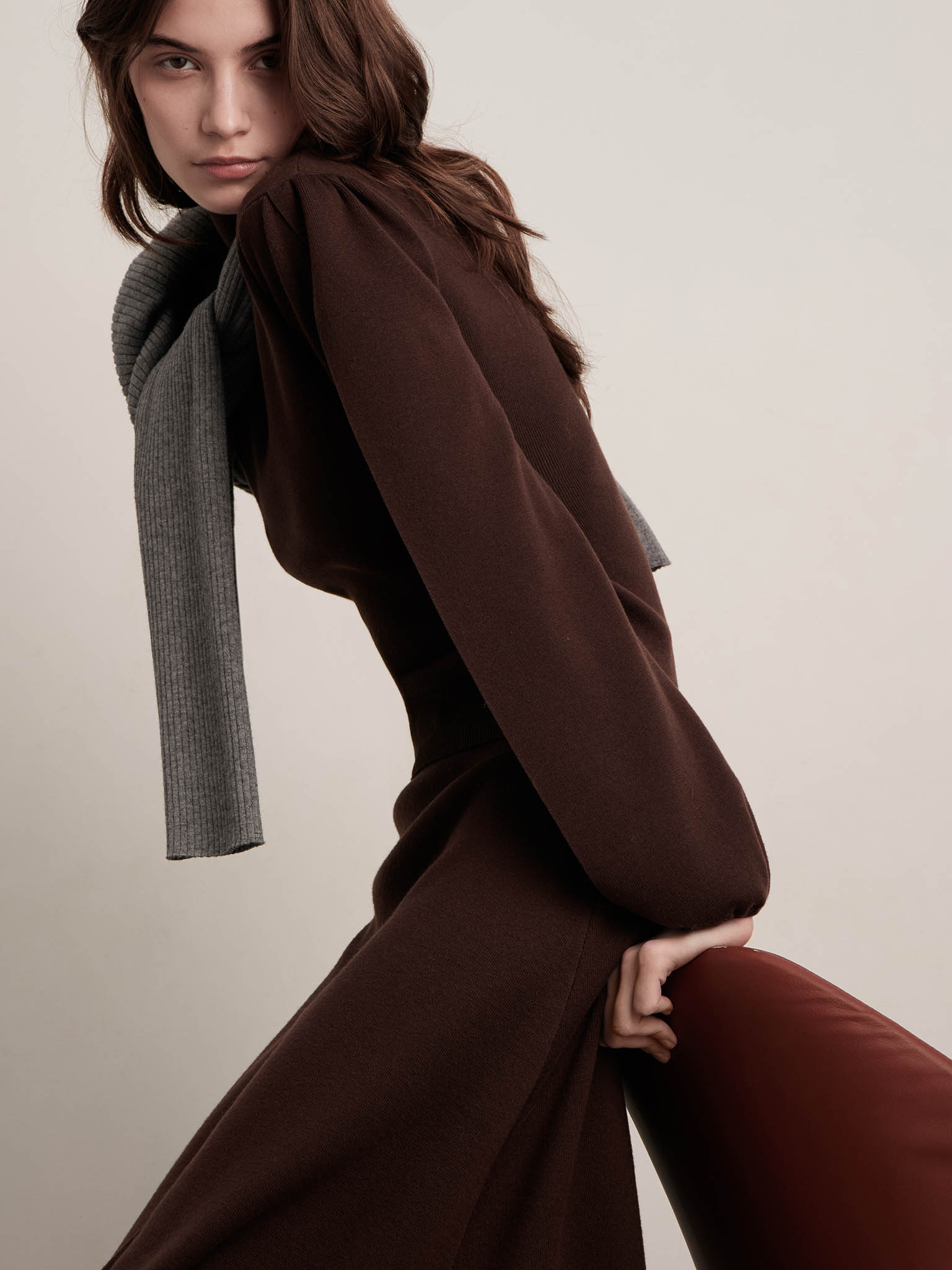 Smooth knitted jumper with slits on the sleeves :: LICHI - Online ...